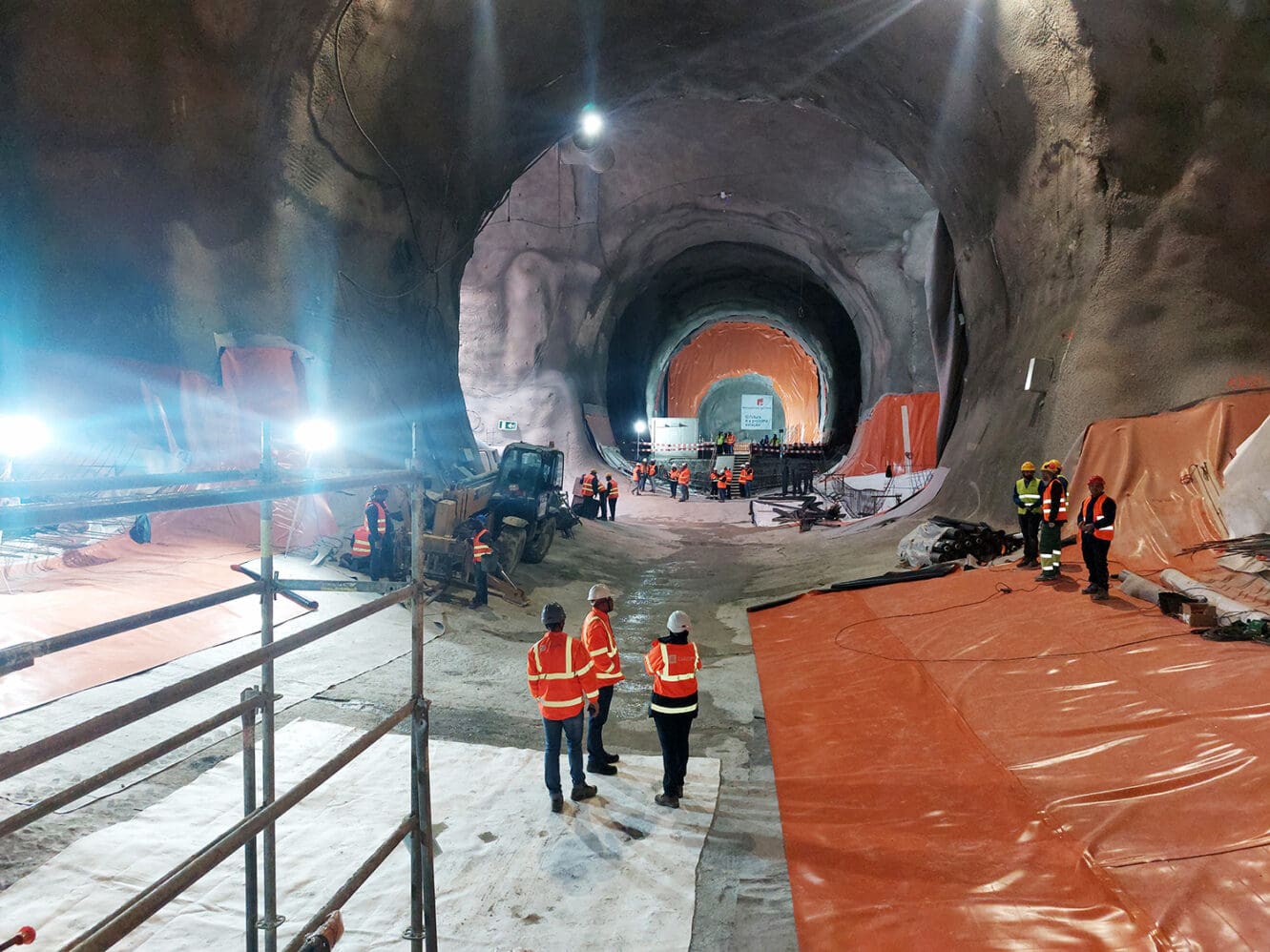 JÁ ESTÁ ABERTO O TÚNEL QUE LIGA AS ESTAÇÕES ESTRELA E SANTOS - Olhares ...