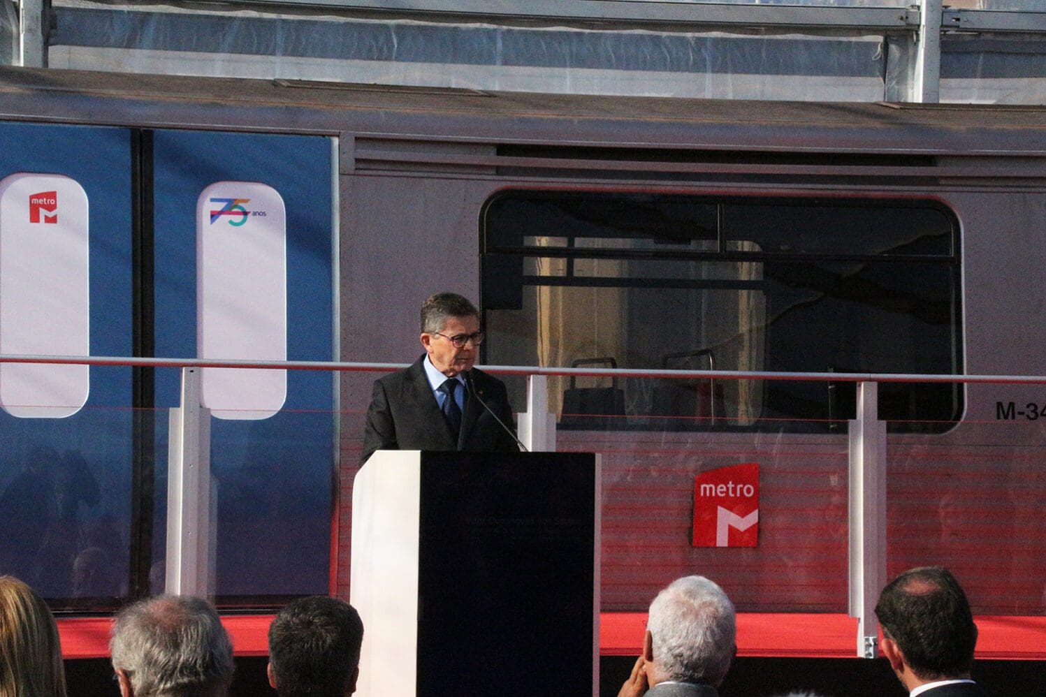 LINHA VIOLETA DO METRO LIGA LOURES A ODIVELAS